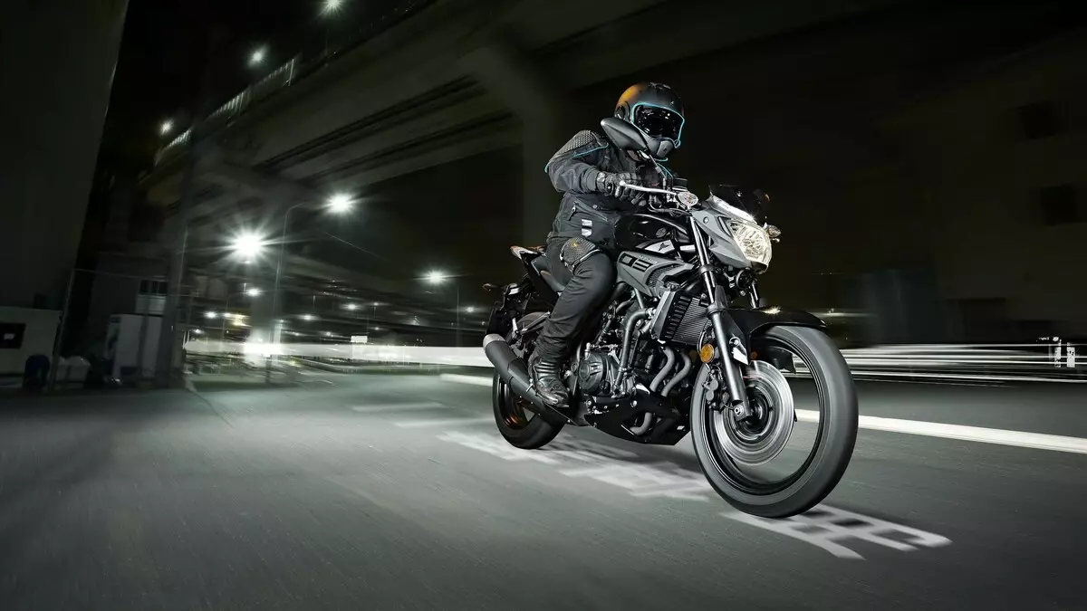 Сүрөттө: Yamaha MT-03