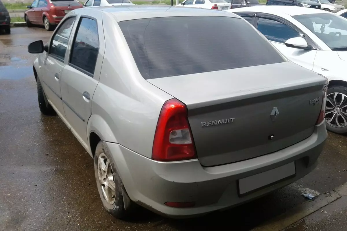 Renault Logan Háromnegyed