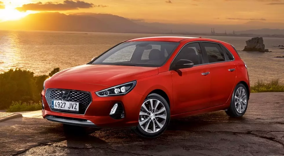 Premieres is gaire Hyundai sa Rúis: I30 agus sonáid nua in ionad I40 35993_1