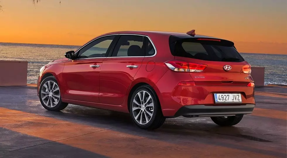 Lähin Premieres Hyundai Venäjällä: uusi I30 ja Sonata I40: n sijasta 35993_2