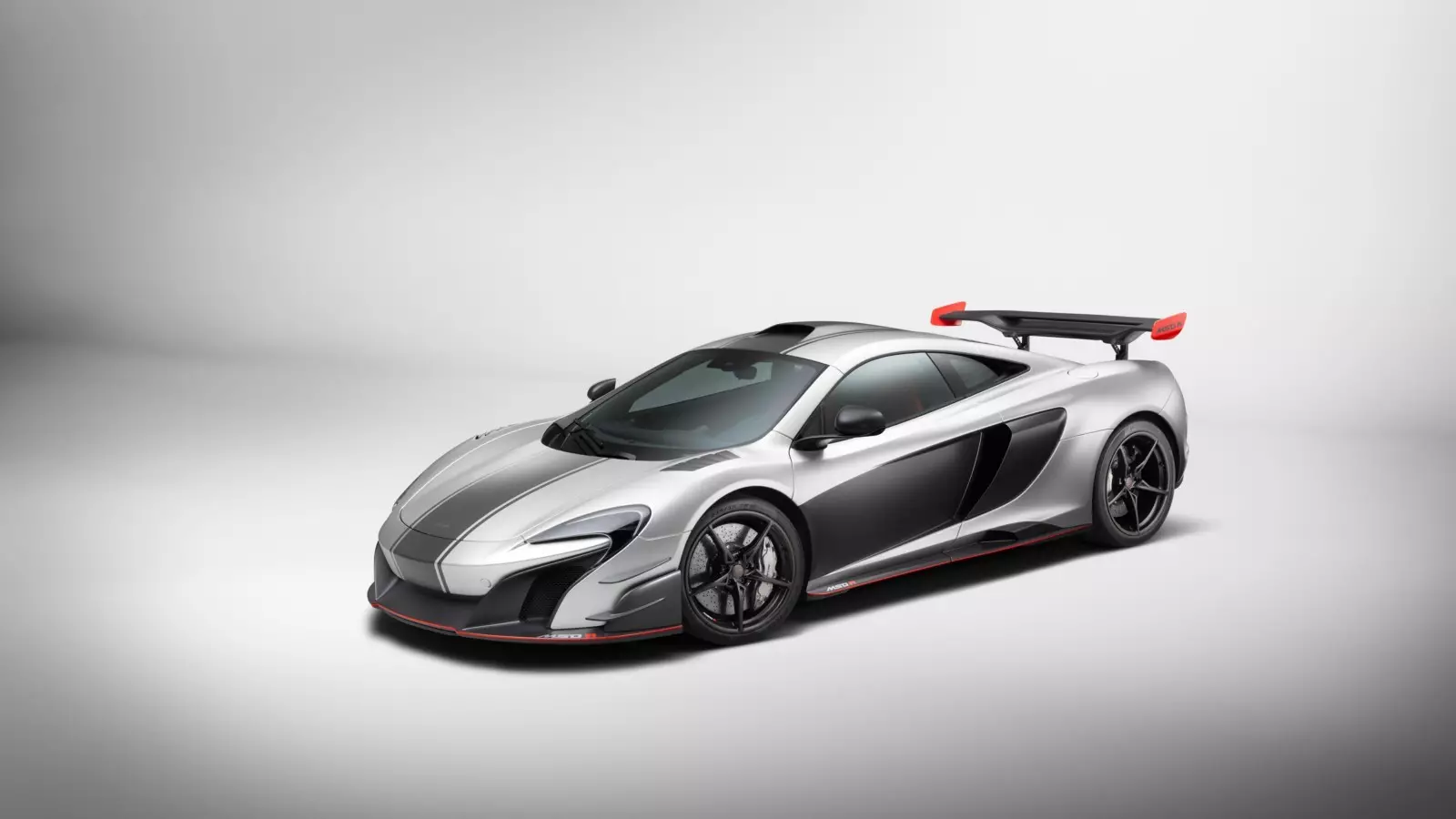 Ang McLaren tuning division ay nagtayo ng dalawang supercars 36037_2