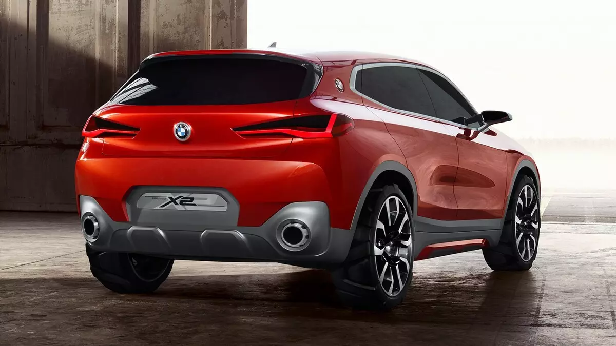 BMW ha portato una croce-coupé X2 a Parigi 36229_3