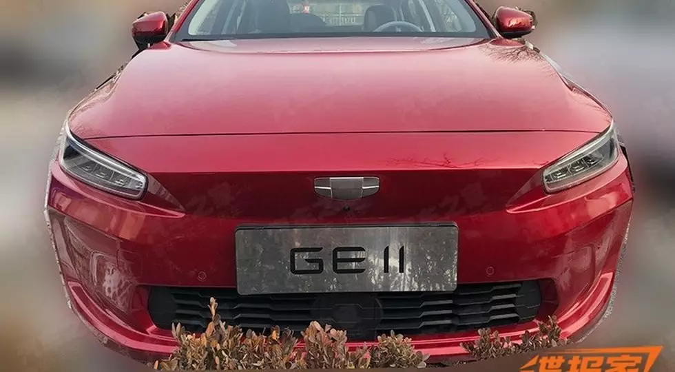 A TESLA modell analógja 3-tól Geely: fennmaradó jellemzők nélkül, de vonzó áron 36310_6