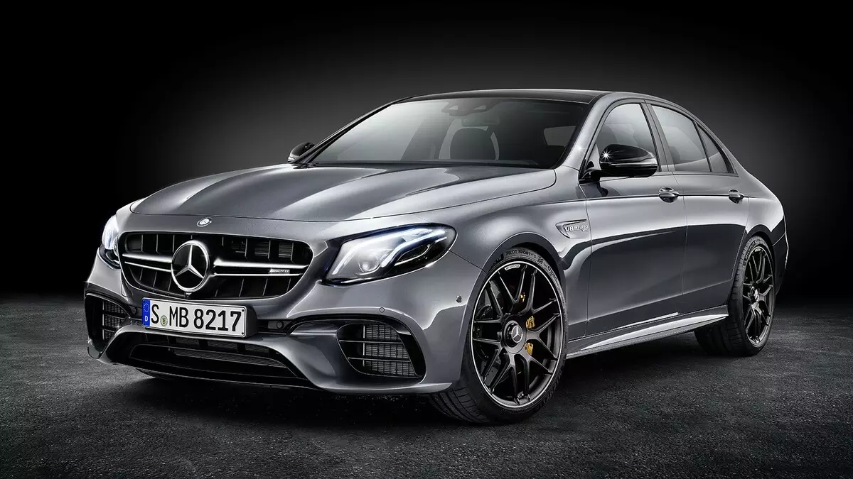 In the photo: Mercedes-AMG E 63 S 4Matic