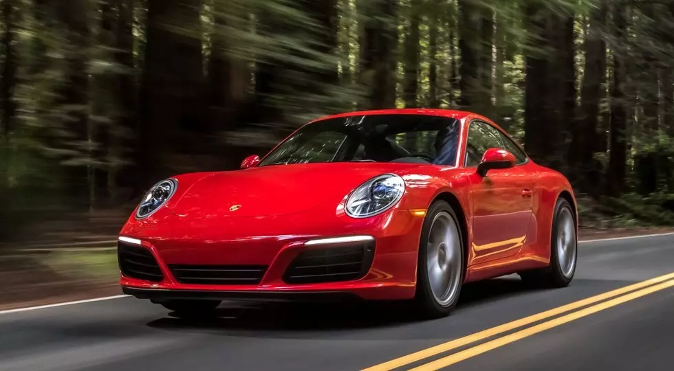 Yn y llun: Porsche 911 Coupe Carrera