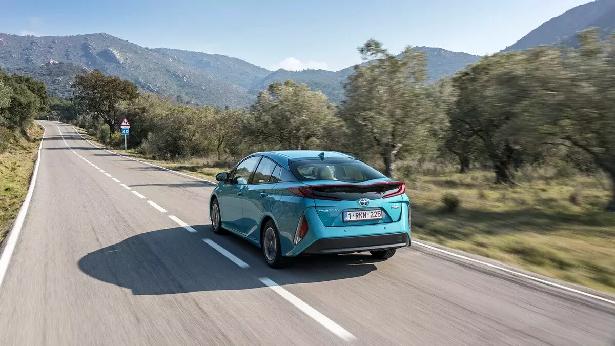 تویوتا Prius Plug-in Hybrid وارد بازار اروپا می شود 36370_2