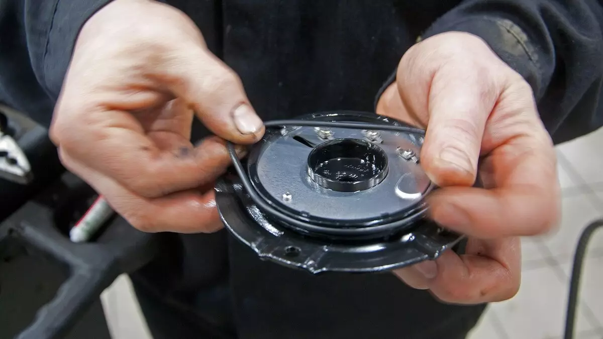 Water, water, circle water: why and how to change the fuel filter on the diesel 36393_17