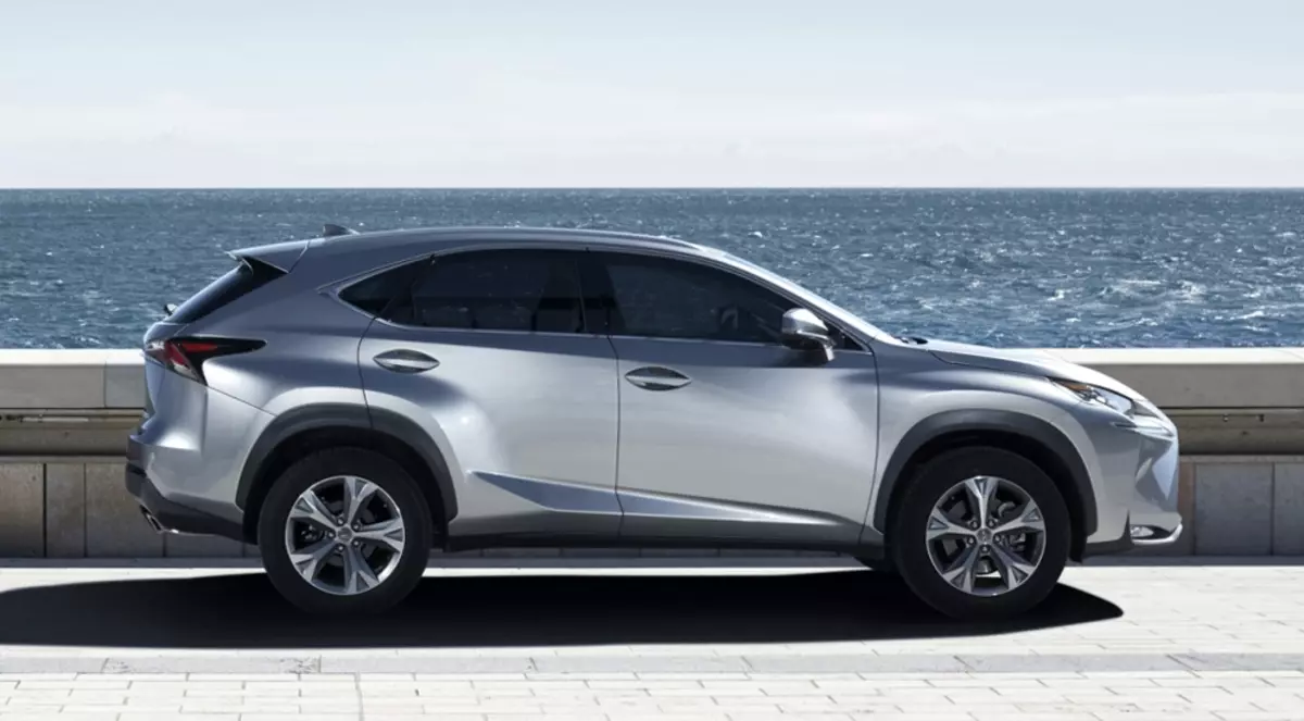 Lexus alitangaza seti maalum katika mifano kadhaa mnamo Septemba. 36491_2