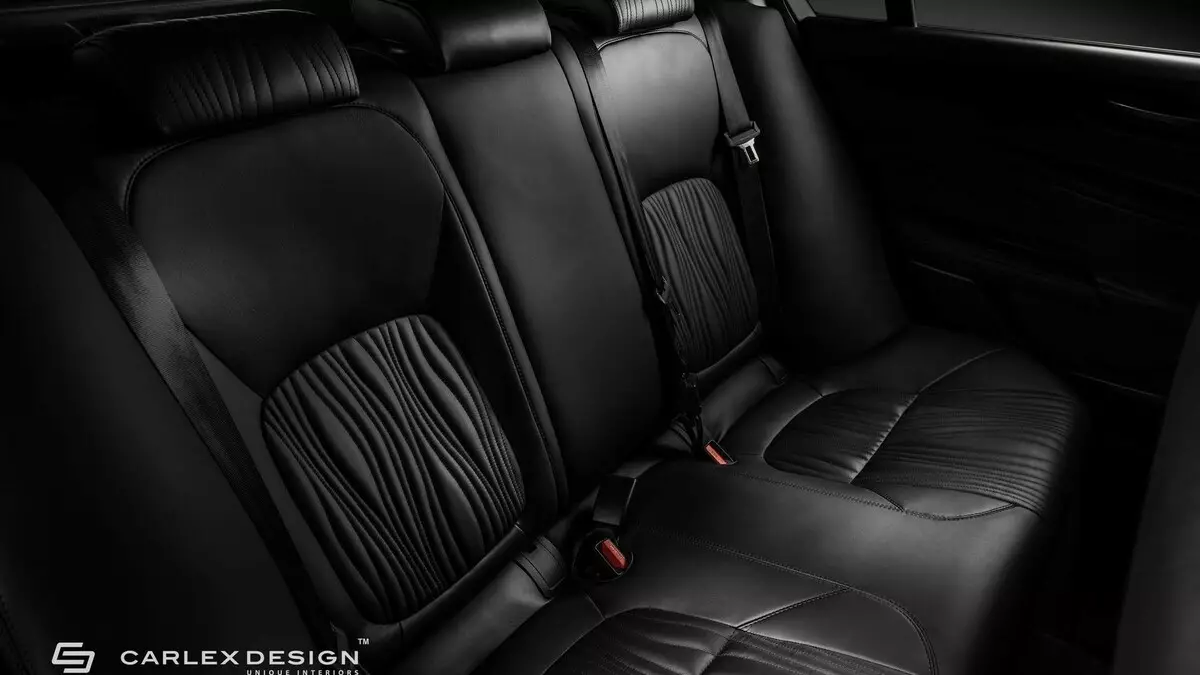 Nakakuha si Jaguar XE ng eksklusibong interior. 36500_10