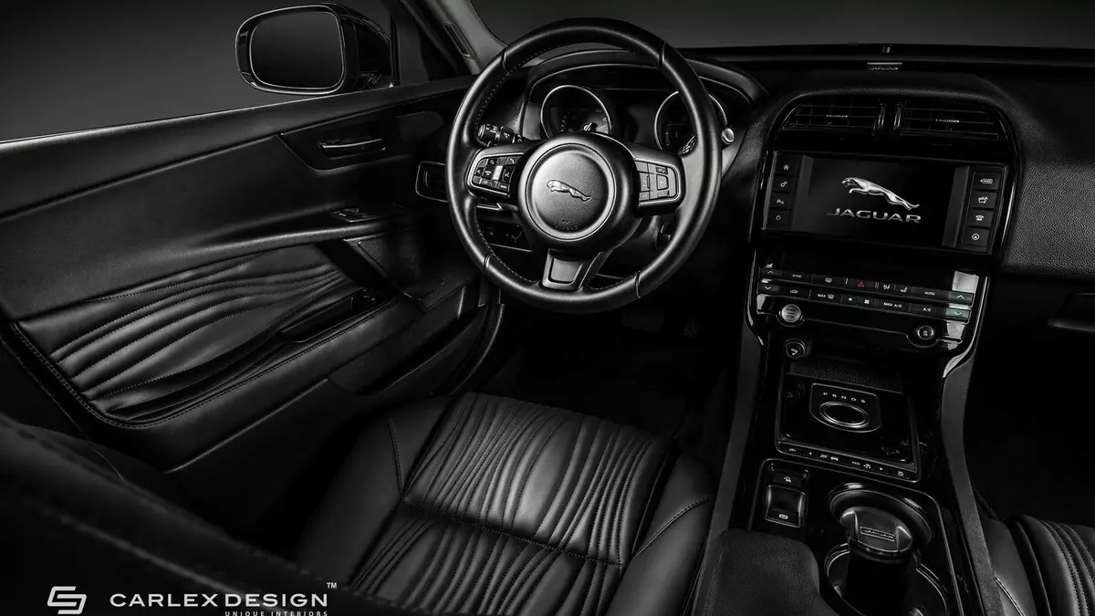 Nakakuha si Jaguar XE ng eksklusibong interior. 36500_2