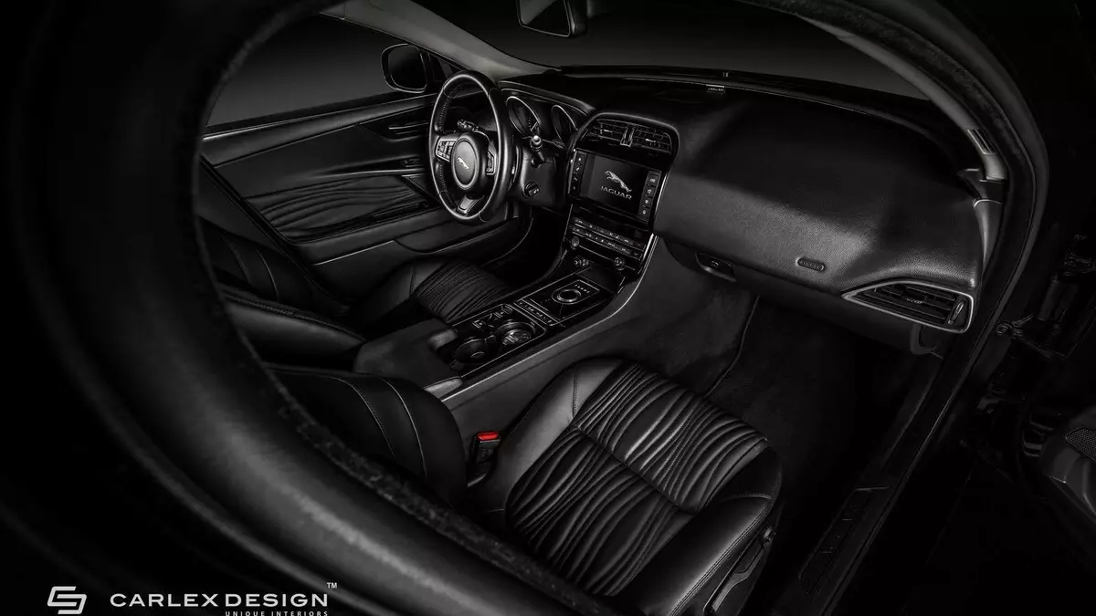 Nakakuha si Jaguar XE ng eksklusibong interior. 36500_5