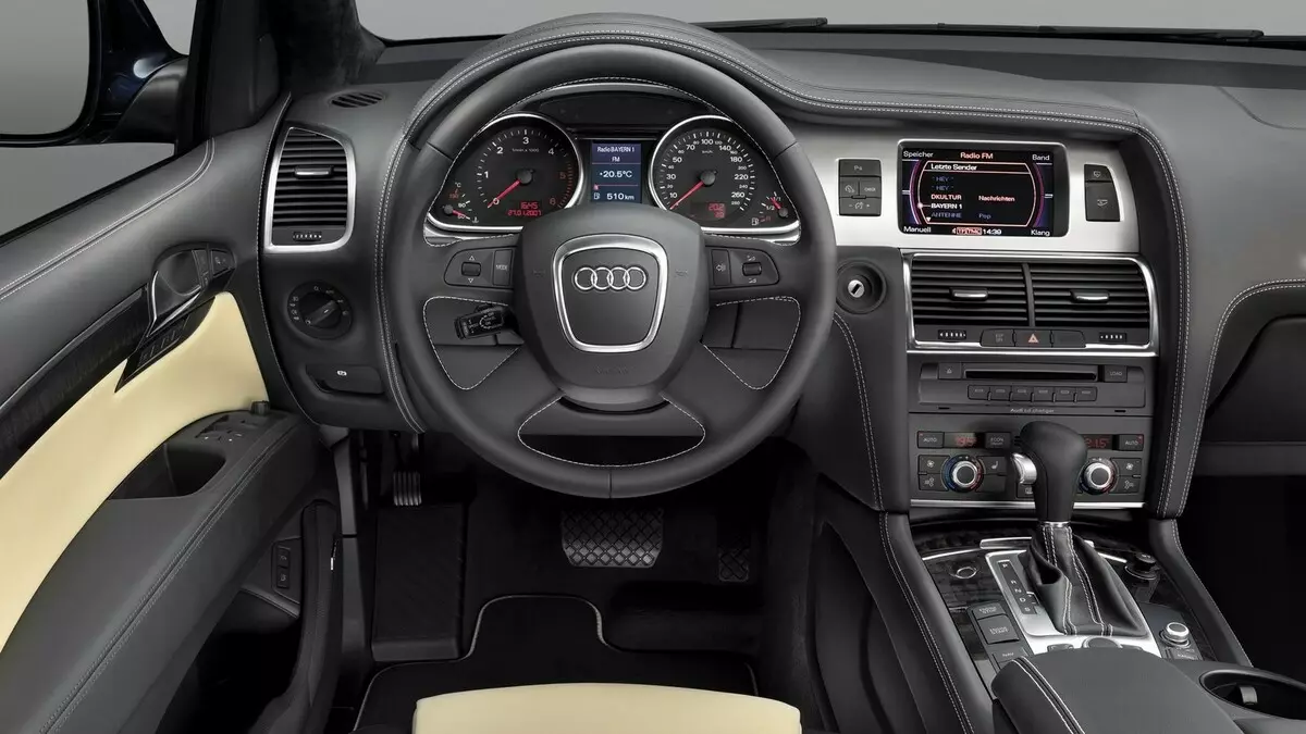 ជ្រើសរើស Audi Q7 4L ជាមួយចំងាយ: ការច្រេះនៃបញ្ហារាងកាយនិងអគ្គិសនី 36520_17