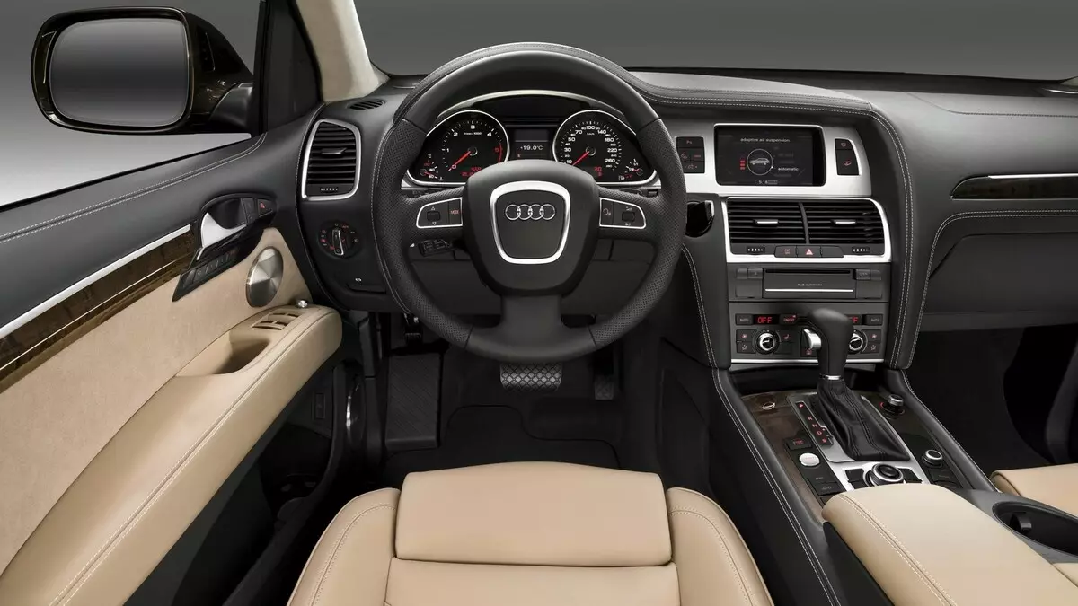 Seleccione Audi Q7 4L con quilometraxe: Corrosión do corpo e problemas eléctricos 36520_19