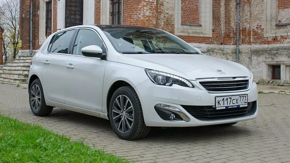 Errusiak Hatchback Peugeot 308 berriaren salmentak hasi zituen 36522_1