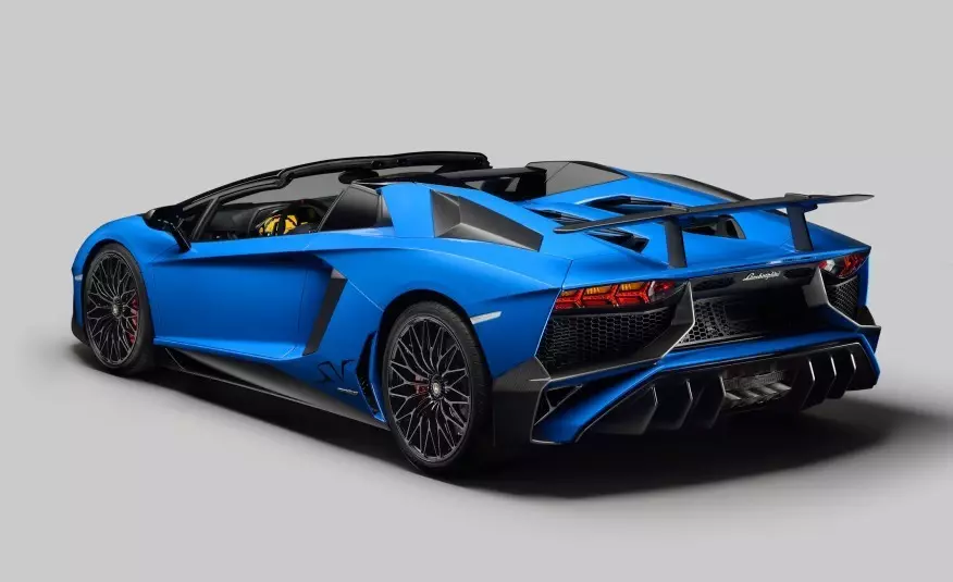 ჩანაწერი გაყიდვების Lamborghini: ორი ათასი Supercars გაიგზავნება წელს 36531_9