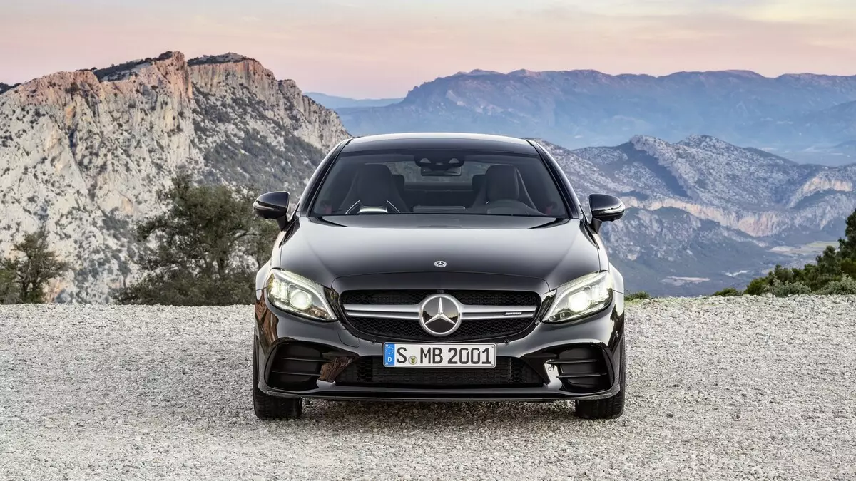 Mercedes-Benz uppdaterade tvådörr C-Class 36556_7