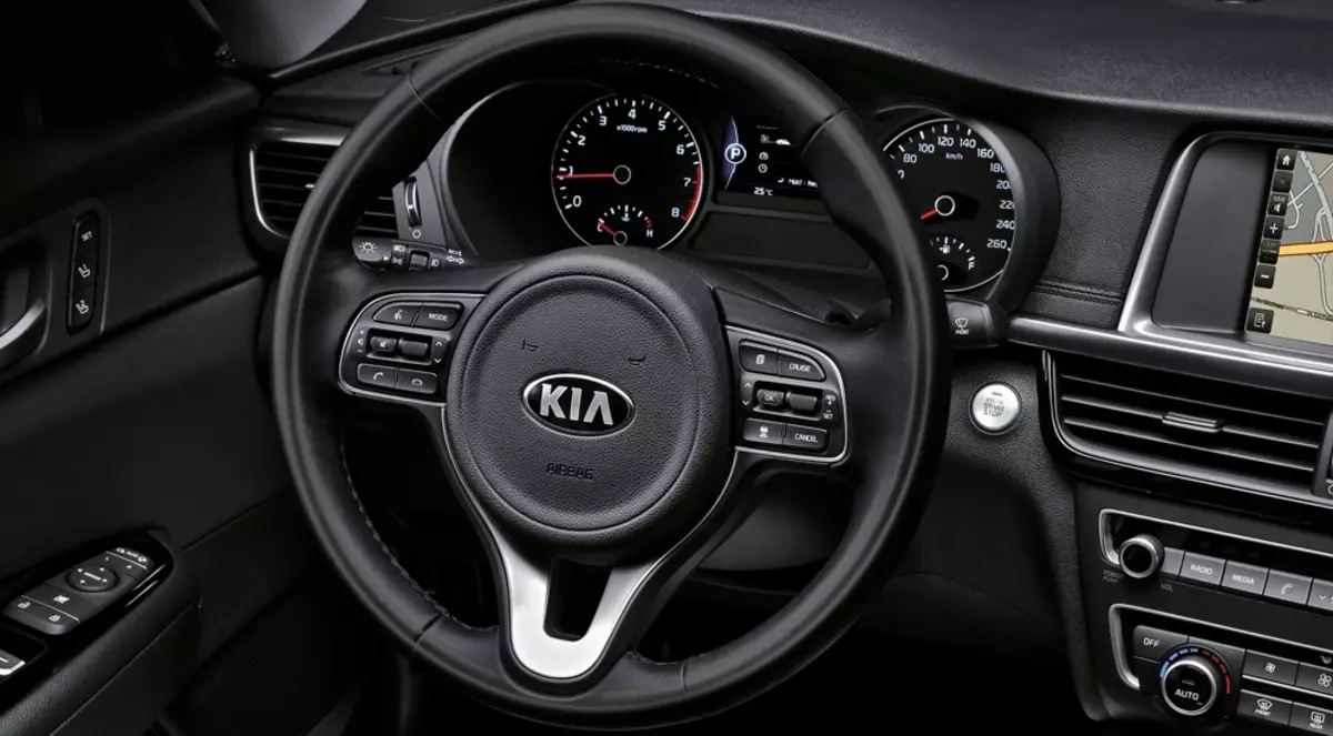 Kia đã chỉ ra Sportage và Optima mới. Ở Nga - năm sau 36608_7