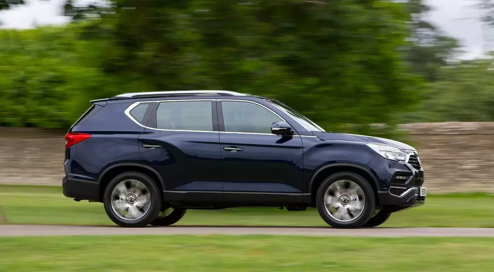 SsangYong is preparing to bring new rexton to the European market 36648_10