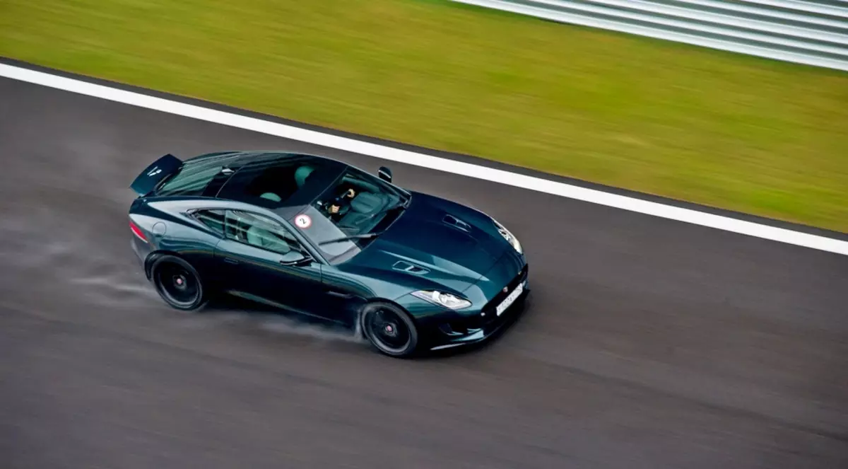 Toets Jaguar F-Type AWD en Range Rover Sport SVR op 'n pad in Sochi: klein vuur 36700_20