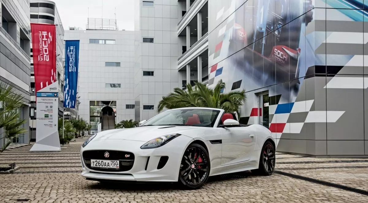 Jaguar F-type Awd နှင့် Range Rover Spolk Svr ကို Sochi ရှိလမ်းပေါ်တွင်စမ်းသပ်ခြင်း 36700_24