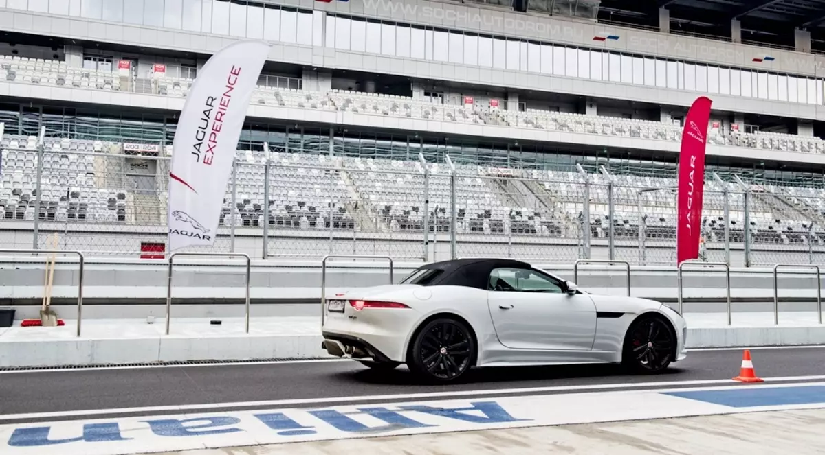 Test Jaguar F-type AWD og Range Rover Sport SVR på en vej i Sochi: Little Fire 36700_25