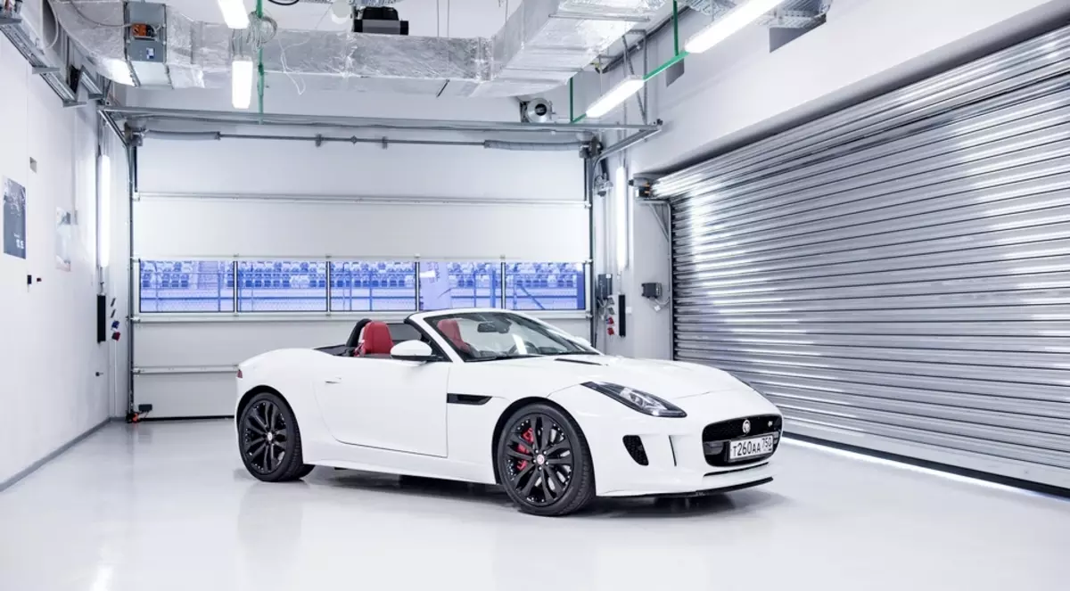 Jaguar F-type Awd နှင့် Range Rover Spolk Svr ကို Sochi ရှိလမ်းပေါ်တွင်စမ်းသပ်ခြင်း 36700_26