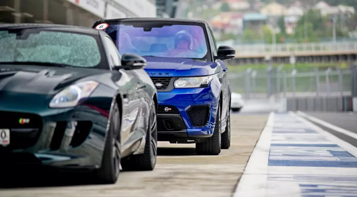 Сочидеги жолдо Jaguar F-Type AWD жана Range Rover Sport SVR: Кичинекей от 36700_5