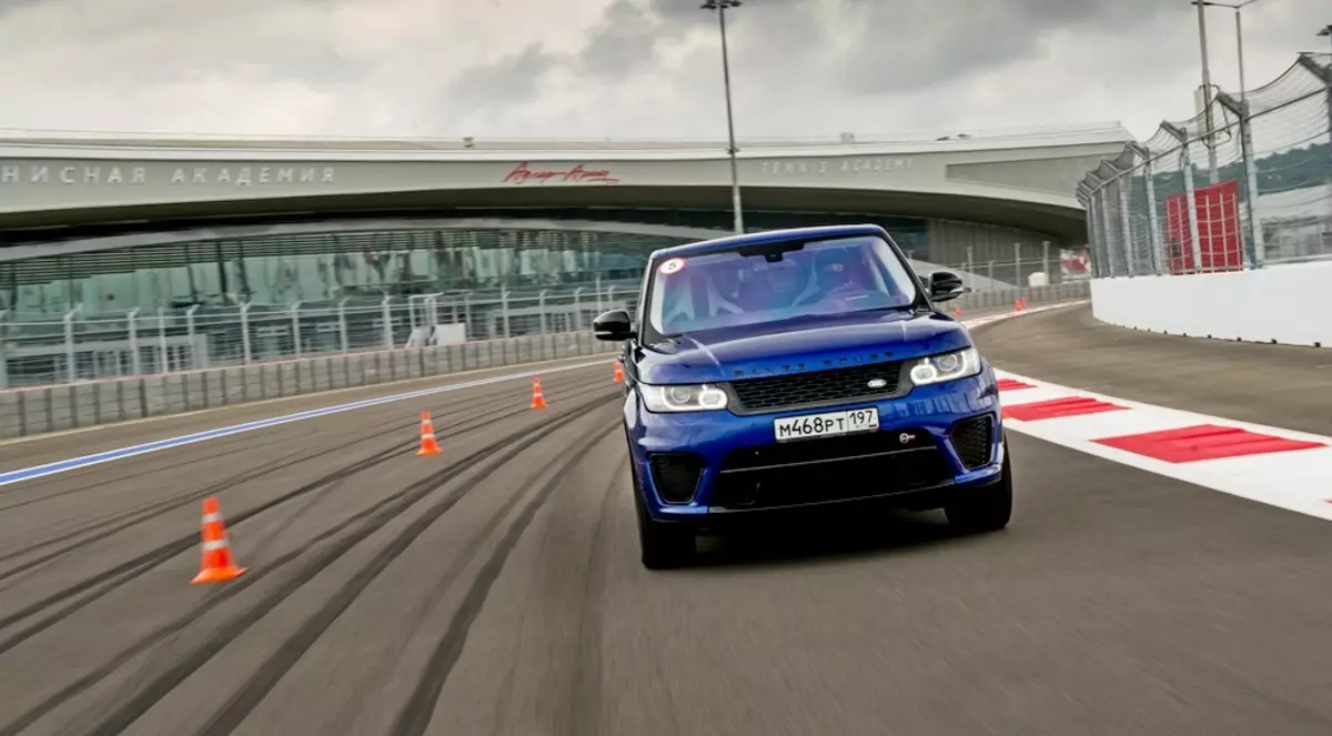 Toets Jaguar F-Type AWD en Range Rover Sport SVR op 'n pad in Sochi: klein vuur 36700_7