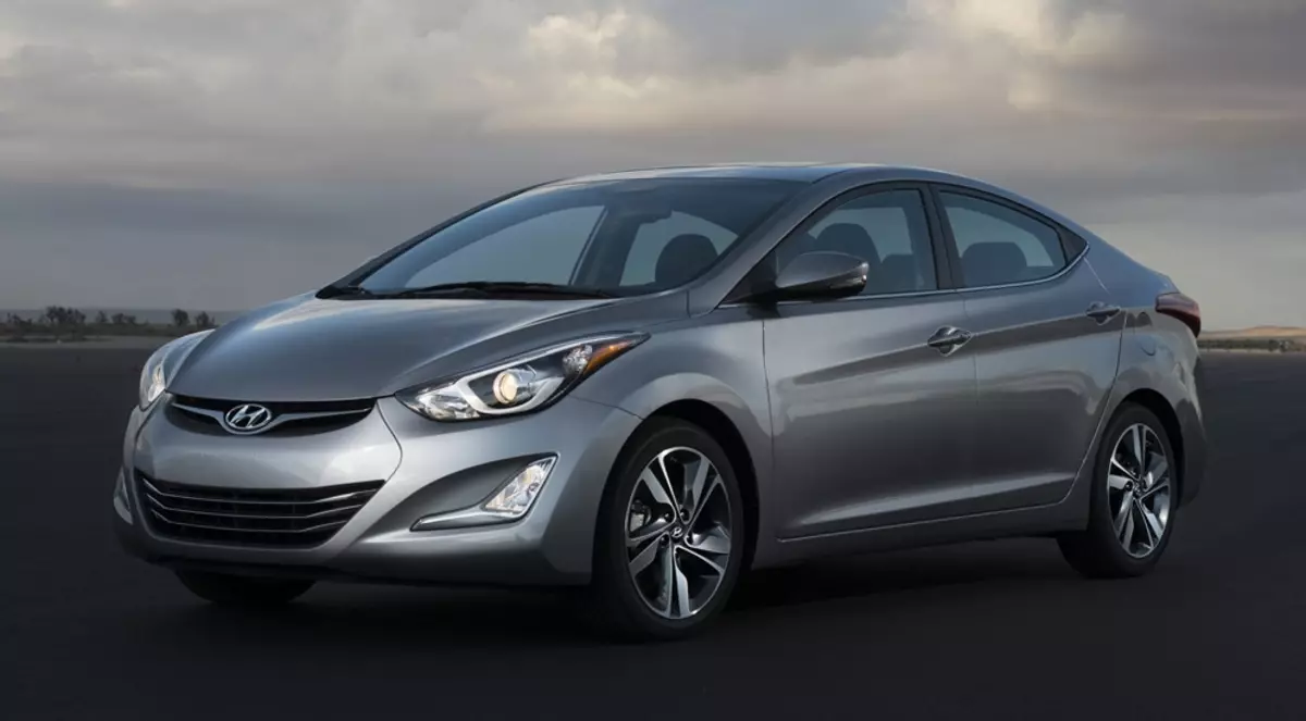 Hyundai bipụtara teaster nke Elantra ọhụrụ 36778_2