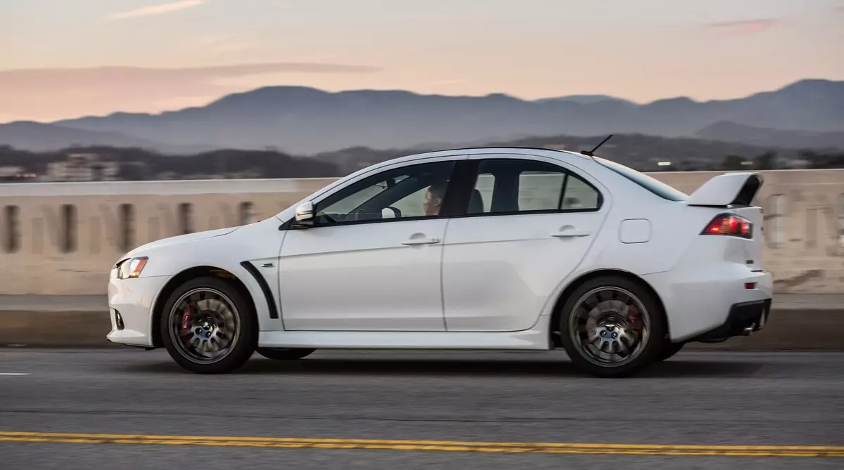 Mitsubishi Lancer Evolution sa rozlúčil s fanúšikmi obmedzenej verzie konečného vydania 36851_7