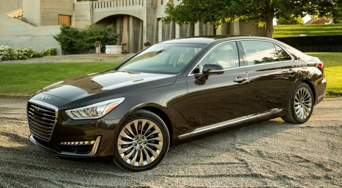 2017 Genesis G90.