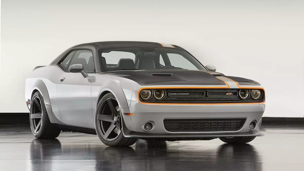 Dodge Challenger GT.