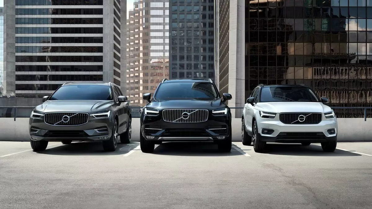 Sa ghrianghraf: Volvo XC90, Volvo XC60, Volvo XC40