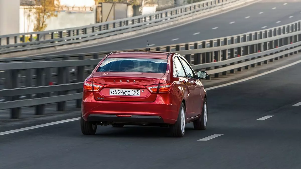 Lada Vesta కొత్త టాప్-ఎండ్ కాన్ఫిగరేషన్ మరియు 