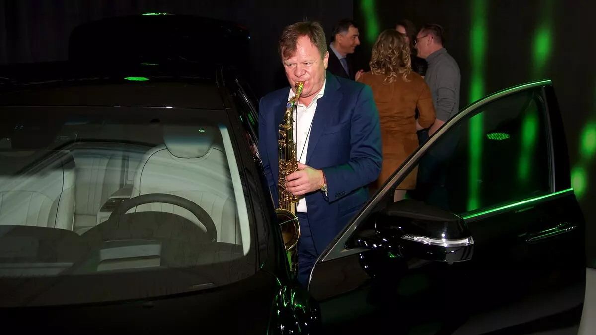 Yeni arabanın seçkinliği, Jazz yıldızı yıldızının konuşmasını vurguladı - Saksafonist iGor Butman