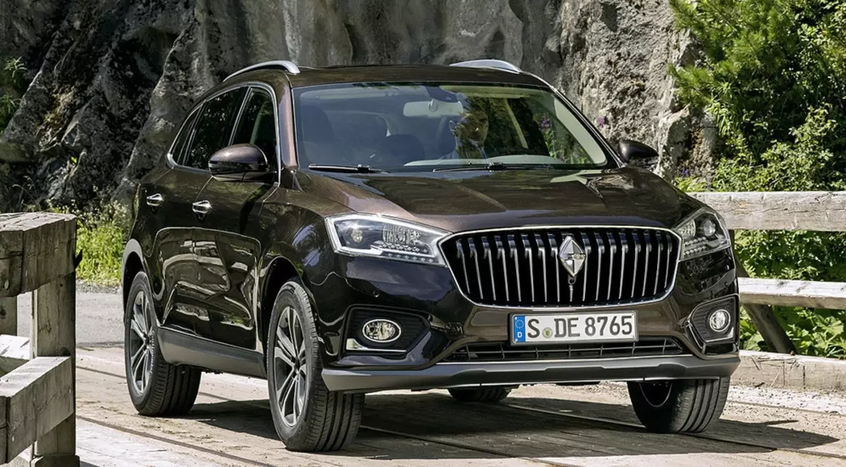 Déi däitscher Chinesesch Crossover Borgward Bx7 erschéngt um Netzwierk 37293_1