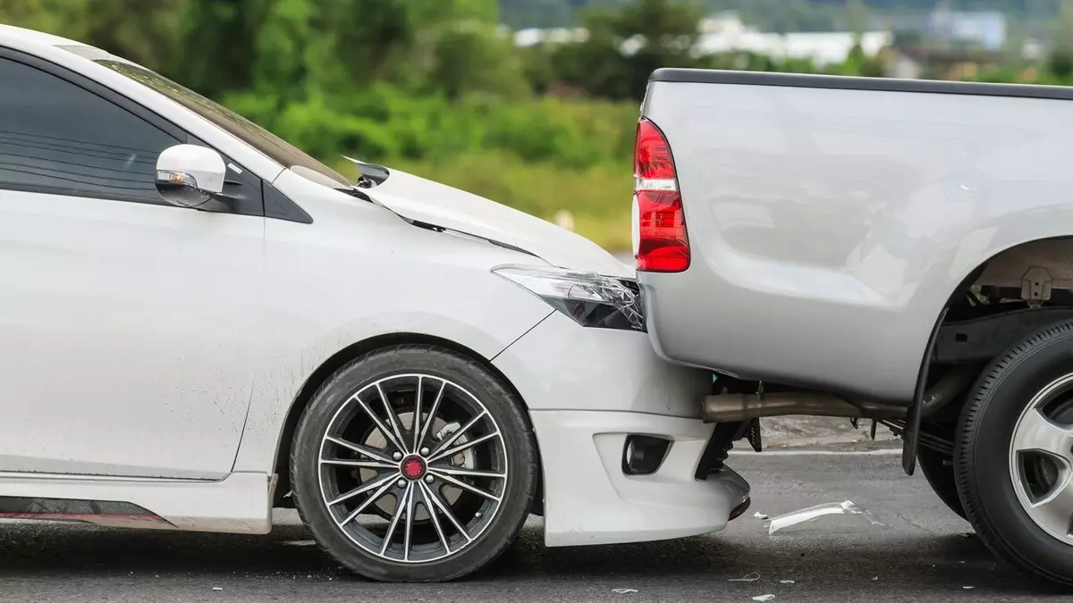 Autosaccident involvéiert zwee Autoen op der Strooss