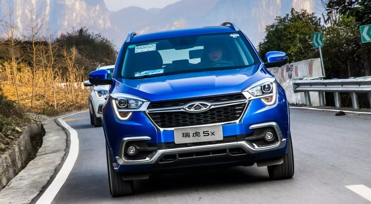 នៅក្នុងខ្សែរ Chery, ប្រភេទ Crossover Tiggo 4. នៅប្រទេសរុស្ស៊ី - រួចហើយនៅឆ្នាំនេះ 37437_6