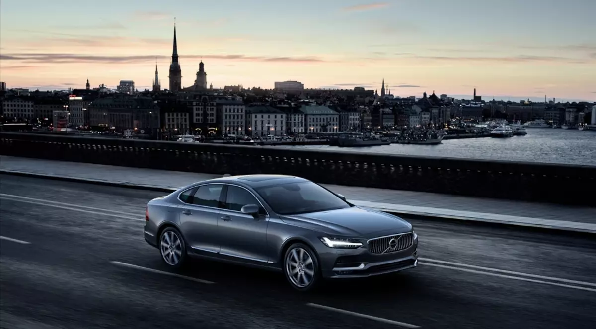 170196_Location_front_quarter_volvo_s90_osmium_Grey.jpg