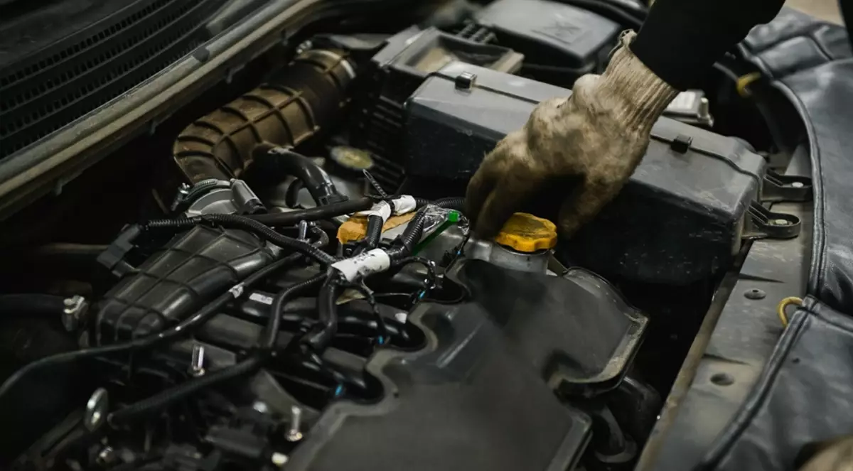 Cynhaliwyd Golygyddol Lada Vesta yn 15,000 km yn Kazakhstan 37607_6