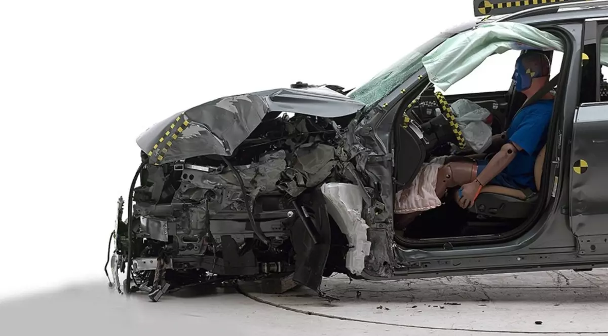 Severnoameriški Crash Test IIHS je potrdil Volvo XC90 Security 37712_2