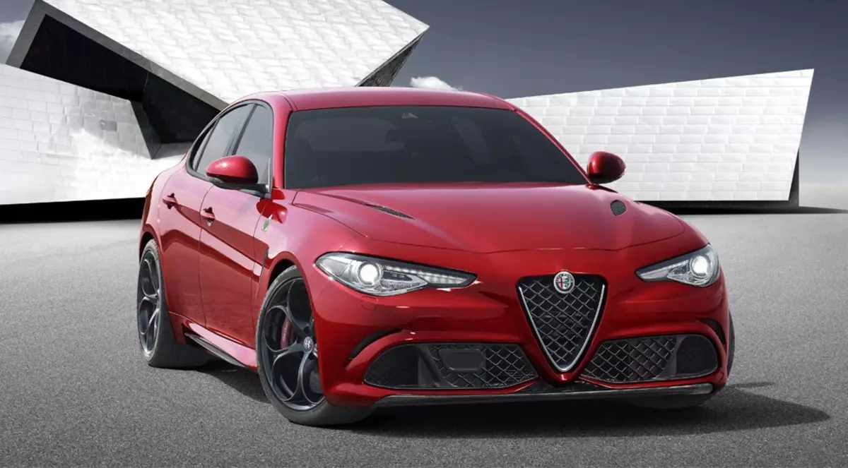 ក្រុម Crossover ដំបូង Alfa Romeo បានបង្ហាញឈ្មួញ 37770_1
