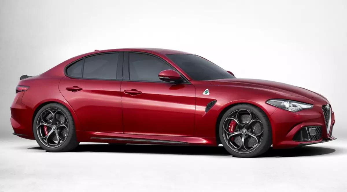 ALFA_ROMEO_GIULIA_QUADRIFOGLIO_VERDE_3.jpeg।