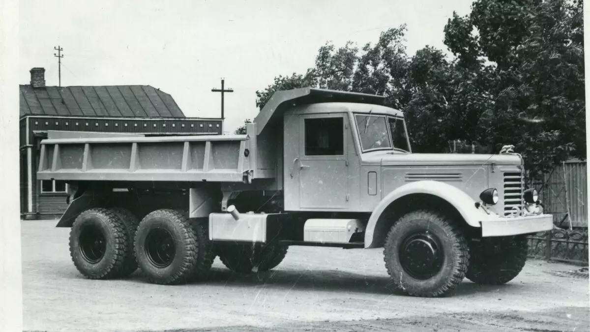 Hûndert jier út tûzen: Wat de Yaroslavl Motor-planten libbet 38022_14