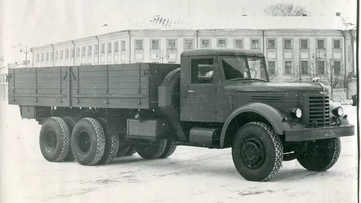 Sto rokov od tisíc: Čo žije yaroslavl motorové rastliny 38022_15