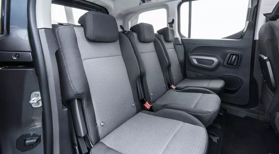 Citroen Berlingo மற்றும் Peugeot Rifter மற்றொரு இரட்டை தோன்றினார் - இப்போது டொயோட்டா 38030_7