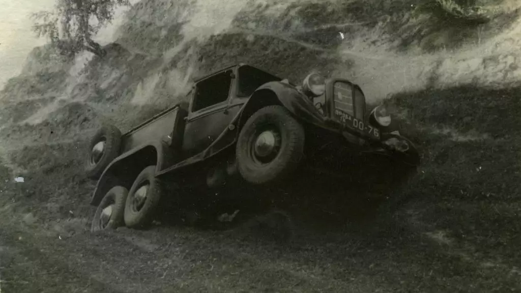 Erreur naturelle: Comment développer et pourquoi Gaz-21 6x4 a été rejetée avec trois axes 38031_9