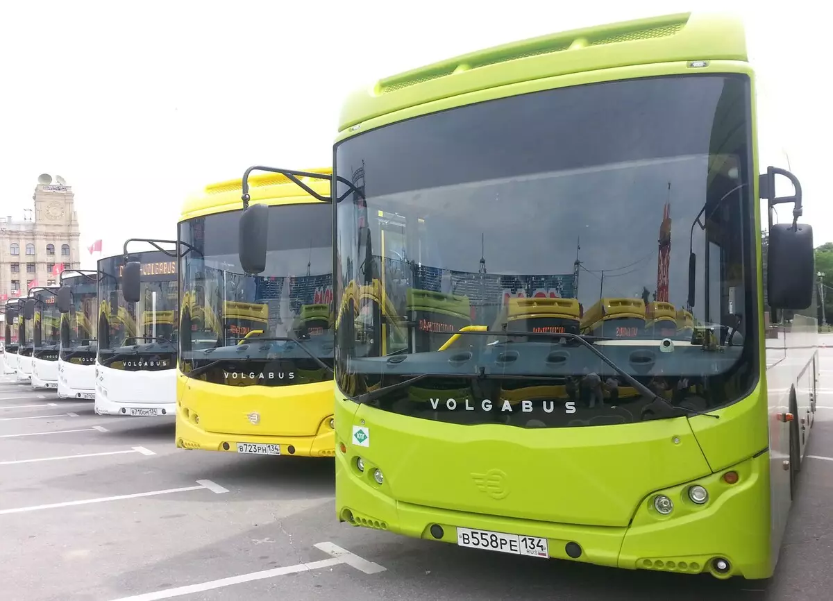 Nella foto: Autobus per auto a gas Volgabus