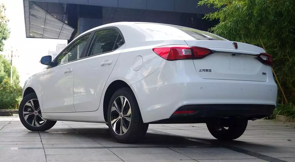 업데이트 된 세단 roewe 360의 이미지가 나타났습니다 38082_7