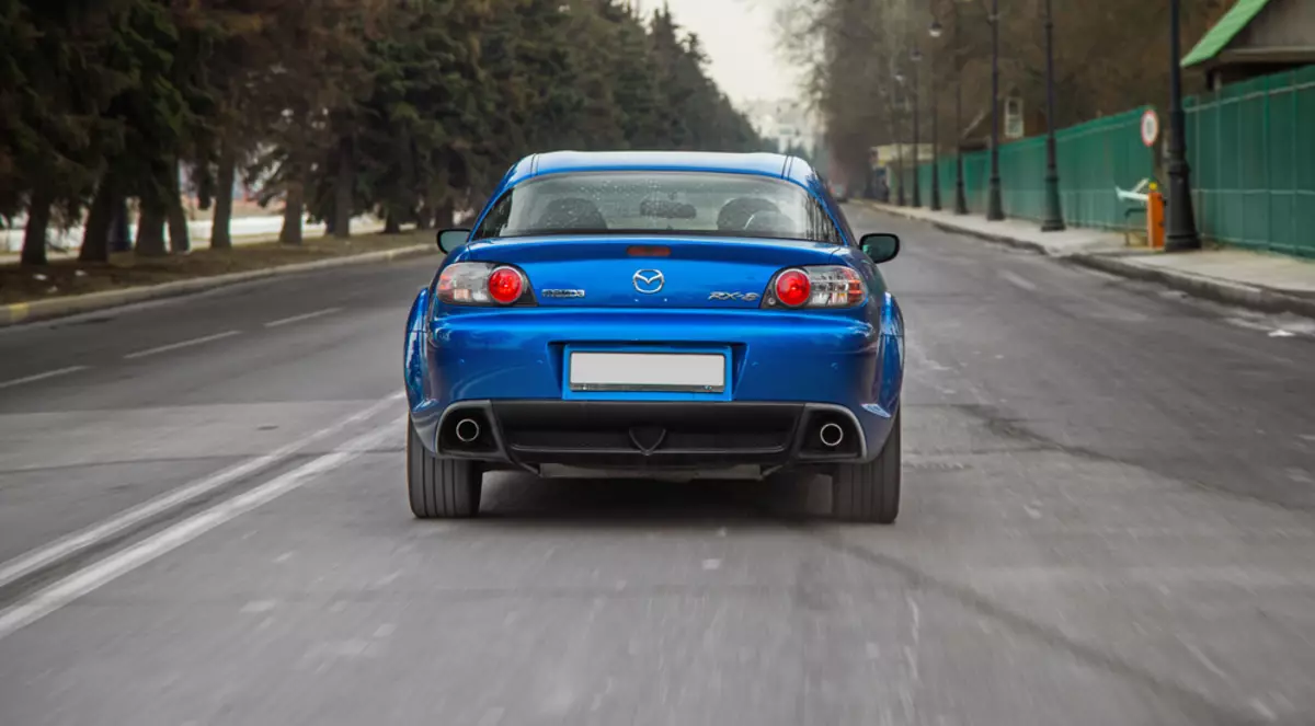 Trojúhelník kult: Mazda RX-8 38086_19